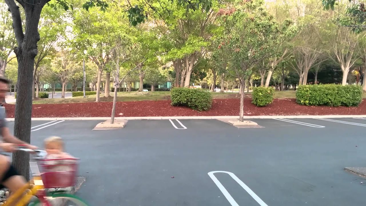 Riding bikes at Google - YouTube