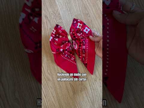 Moño con paliacate, bandana bow. #hairbowtutorial #bowmaking #bowdiy #diybows #bandana