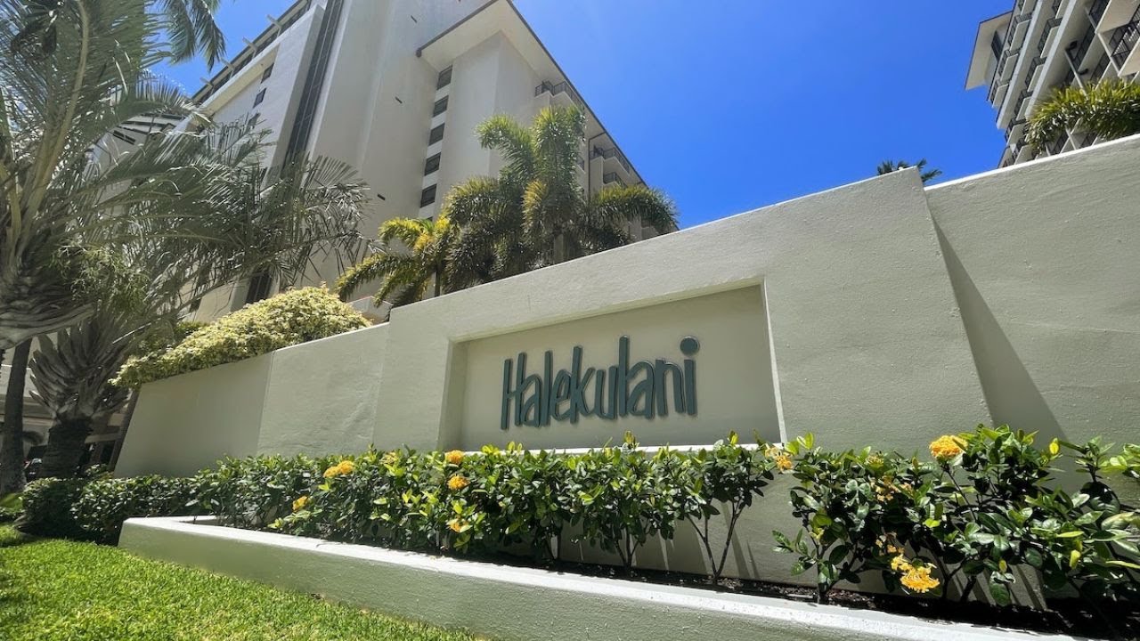 Halekulani Hotel | Tour & Room Review - YouTube