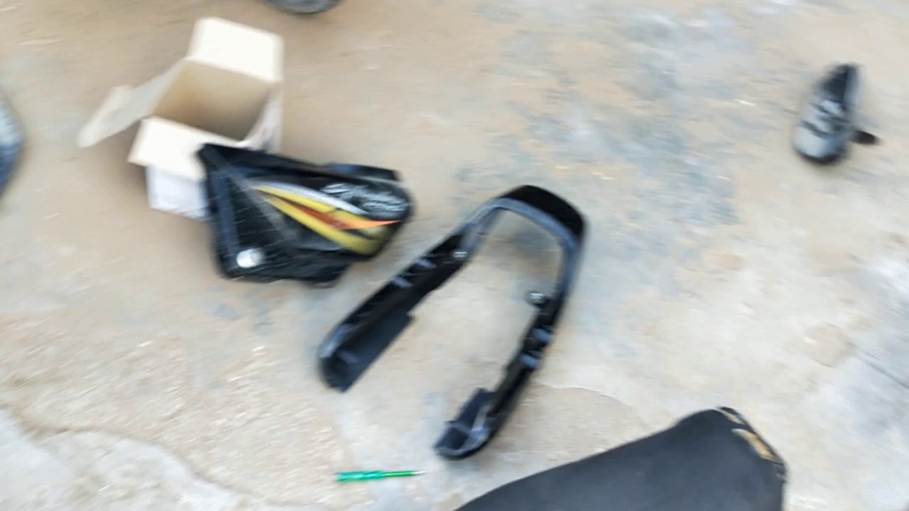 Splender bike back side panel lgane k liye ye Saab kholo - YouTube