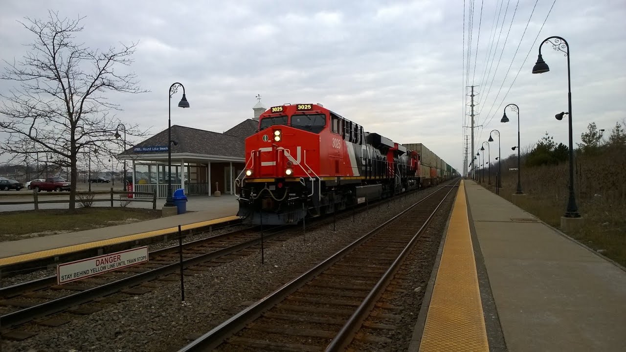 [HD] Railfanning Round Lake Beach Metra Station - 4/6/2015 - YouTube