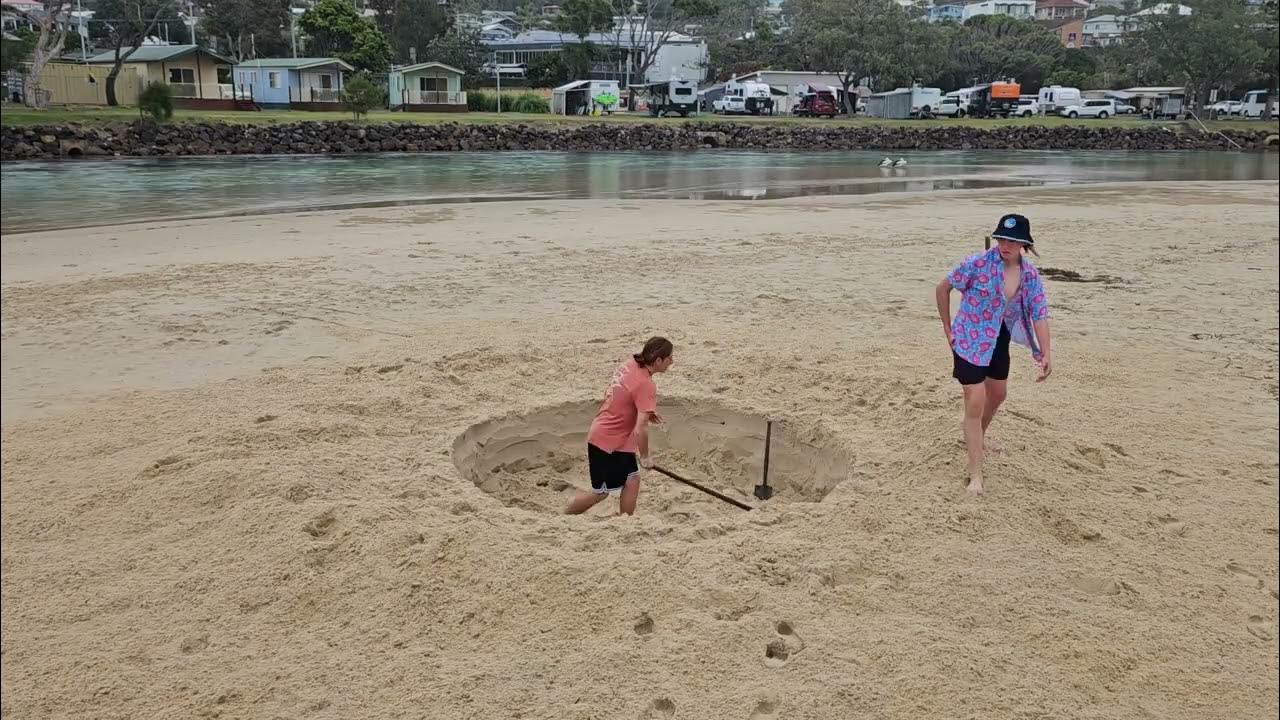 Digging BIG HOLE 😲 🕳 EIKSKXKQKQODJNCJAJQ - YouTube