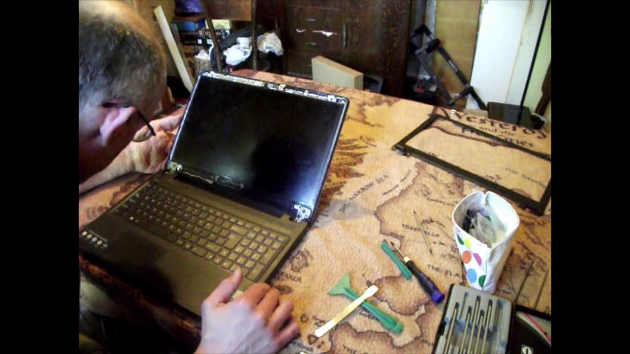 Replace screen of Medion Erazer P6679 laptop - YouTube