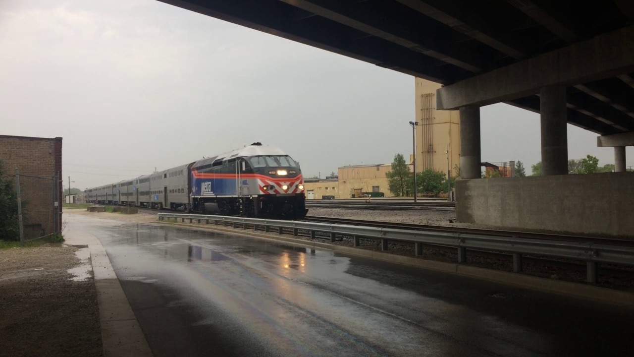 Metra 415 Heads Outbound At Mannheim Road - YouTube