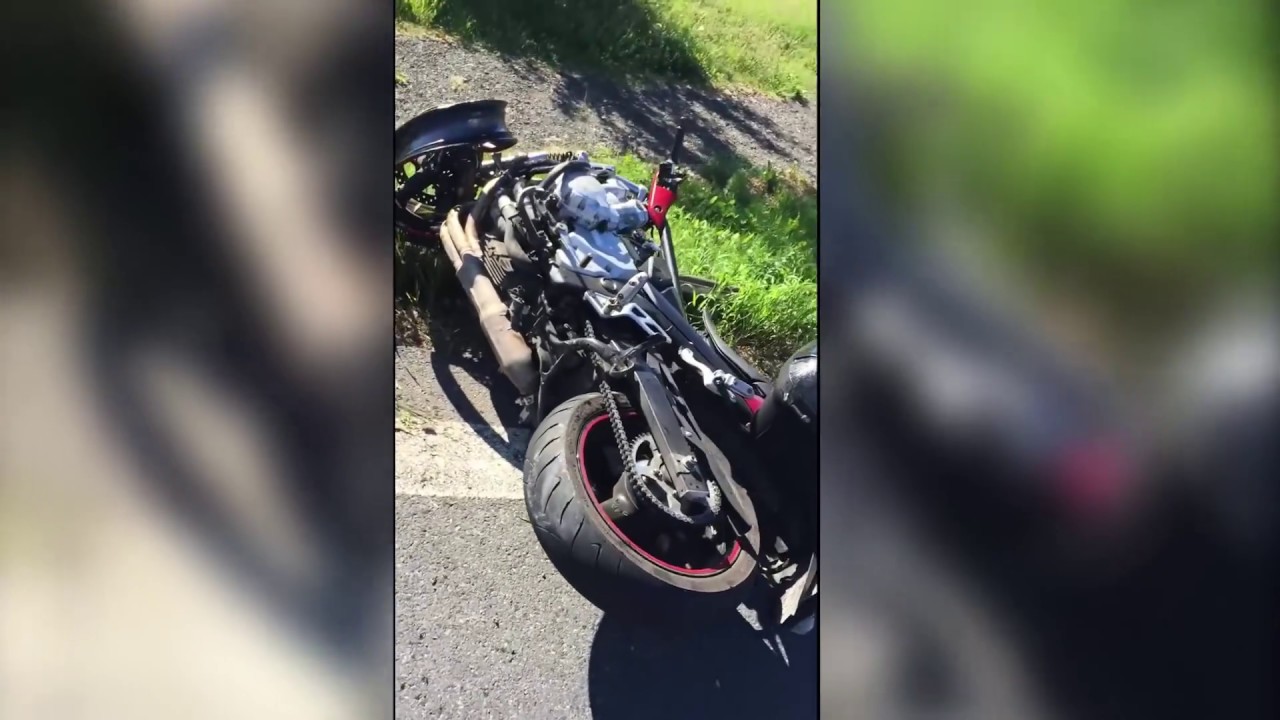 Horrible motorcycle crash l ČELNÍ STŘET MOTORKÁŘŮ S PROTIJEDOUCÍ FABII ...