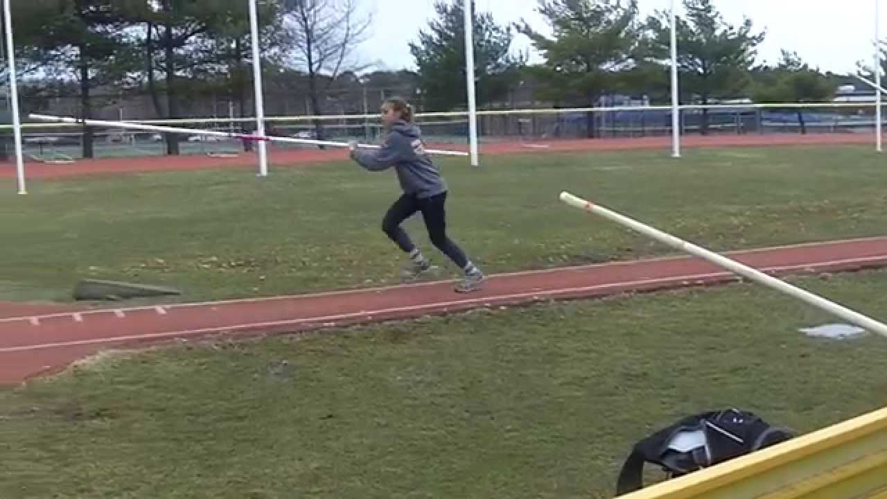 BG Pre Season Beginner Pole Vault Short Approach - YouTube