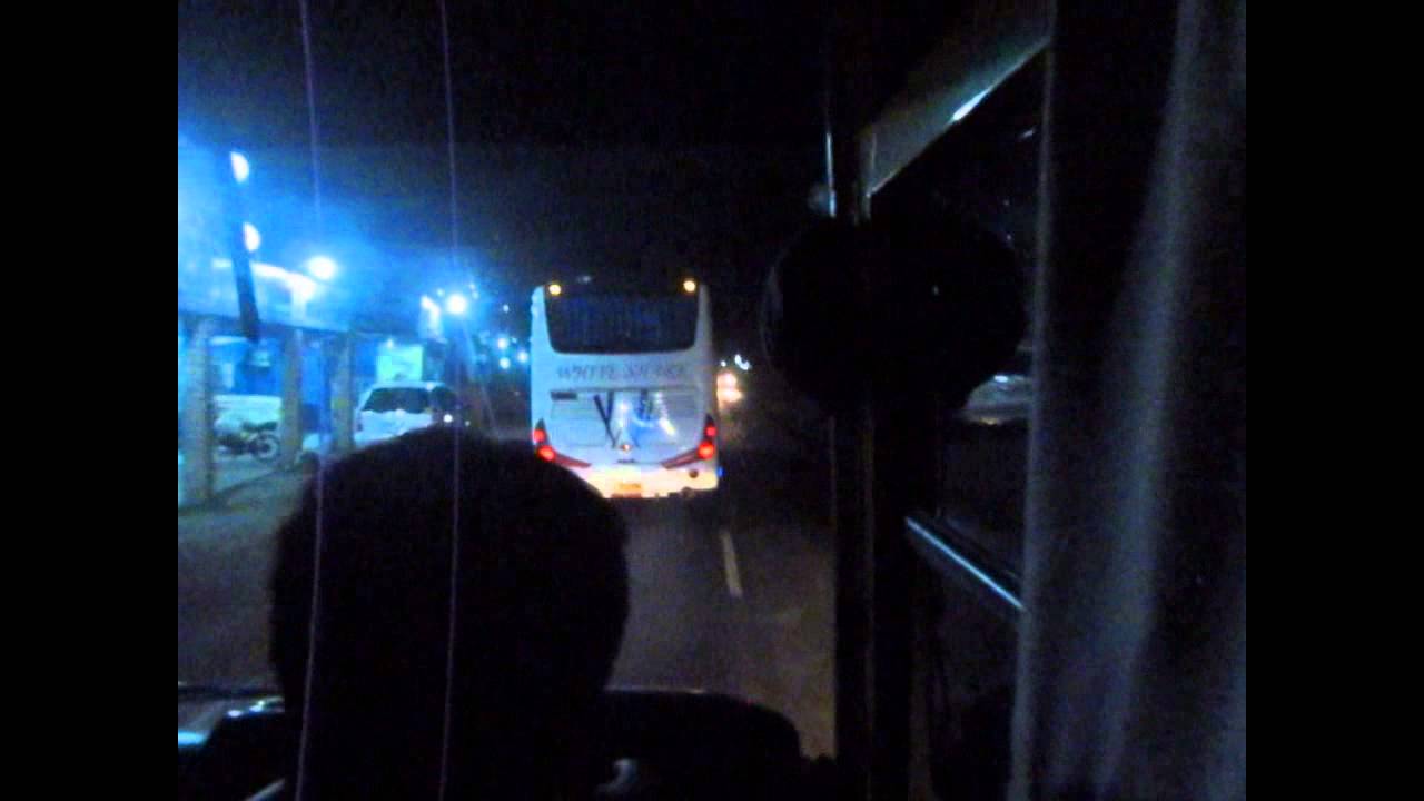 Cipaganti Pariwisata 950 overtake White Shark bus - YouTube