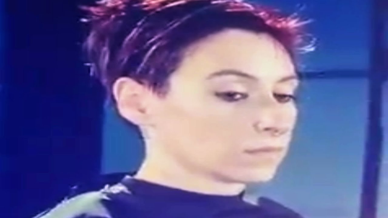 Extreme undercut haircut women's short hair - Amazing Short Haircut for ...