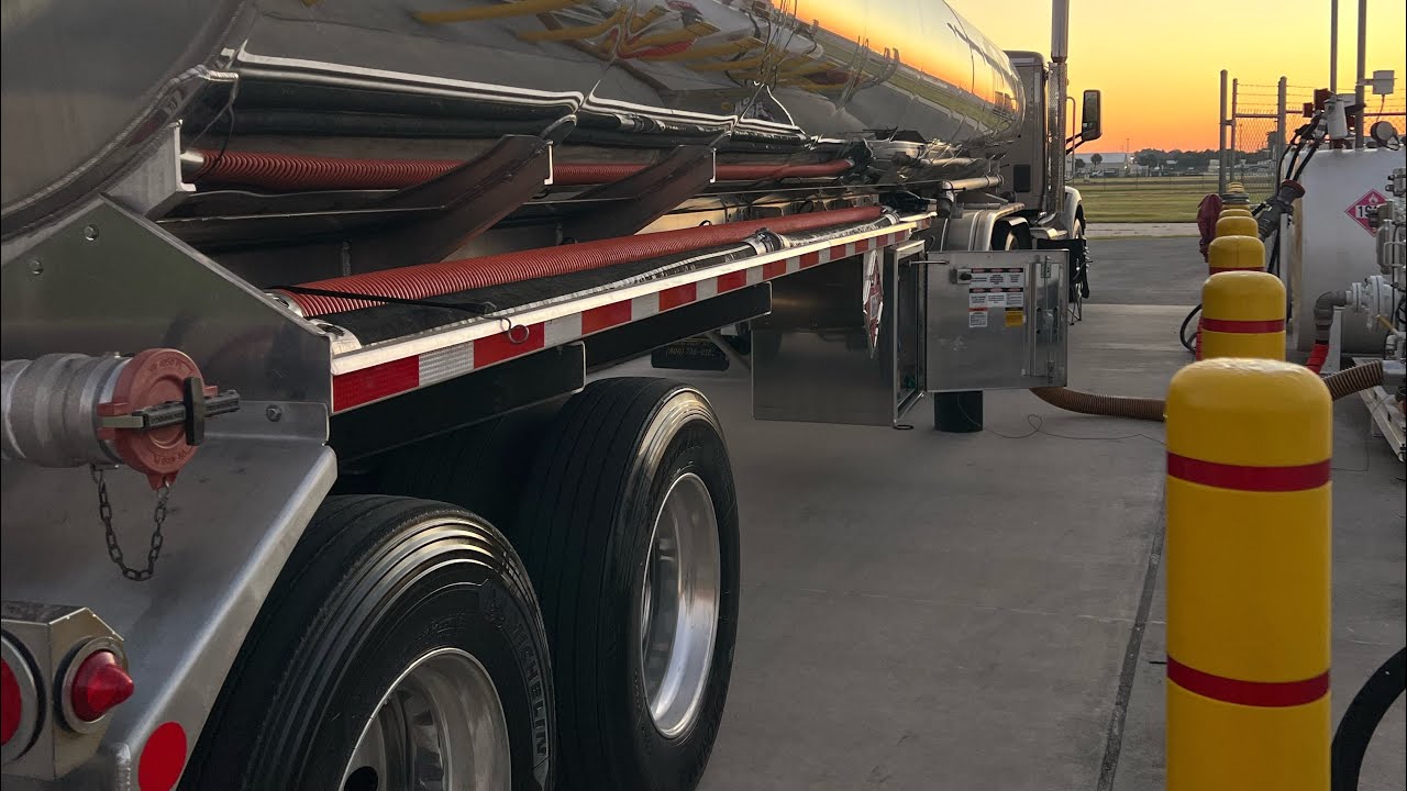 #dayinthelife of a Jet Fuel Hauler Ep. 1 - YouTube
