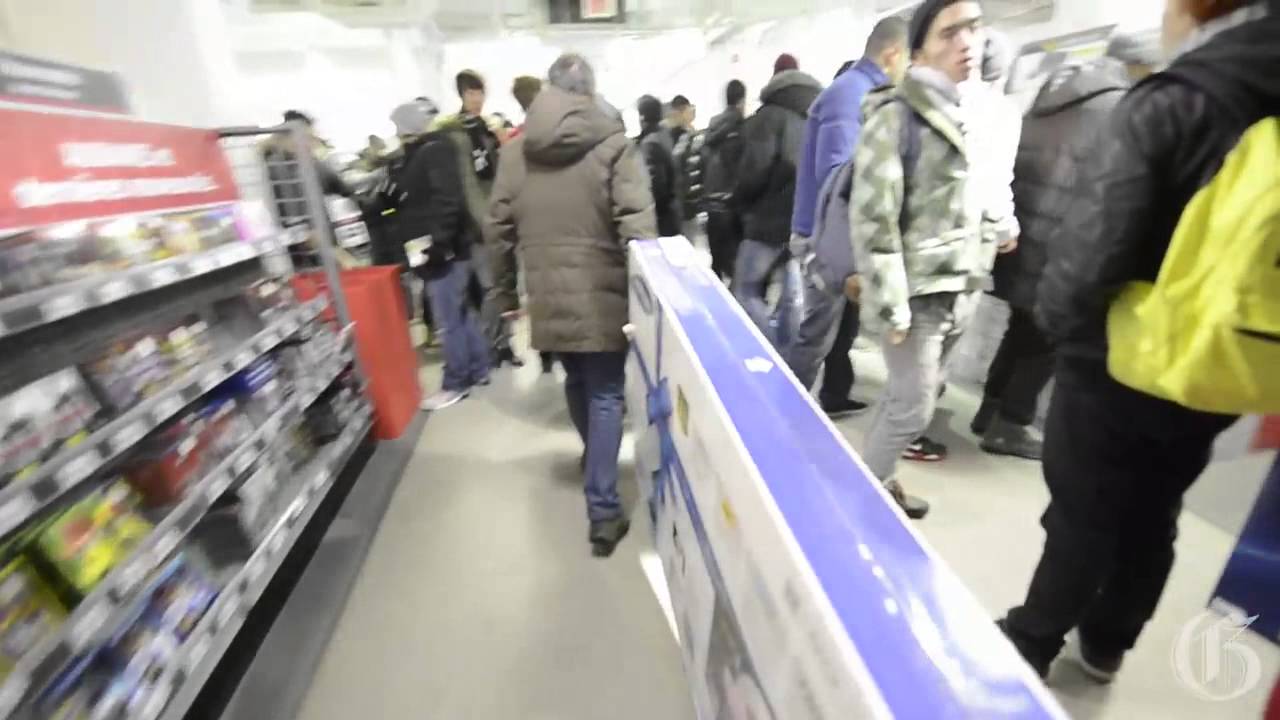 Boxing day madness in Montreal - YouTube