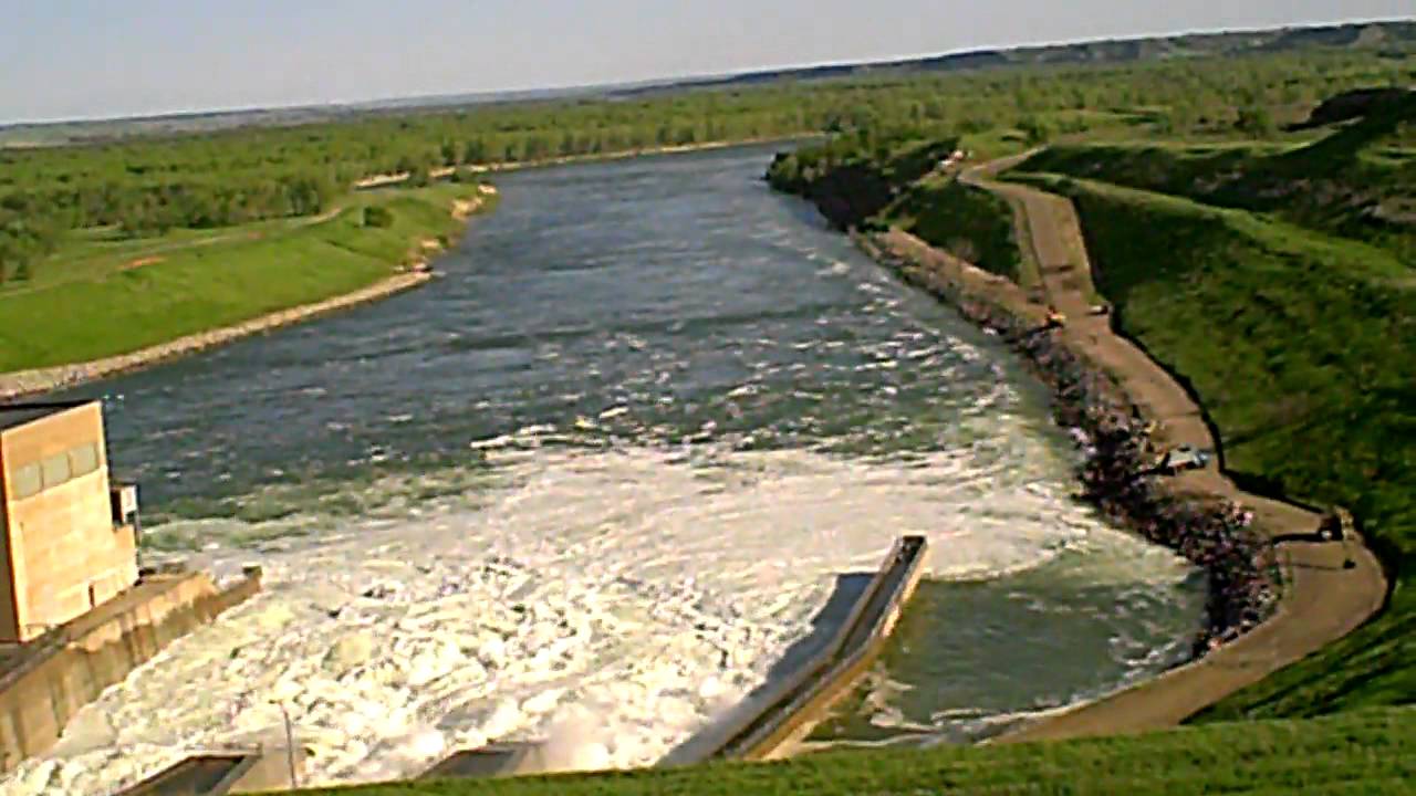 Garrison Dam 6/3/2011 - YouTube