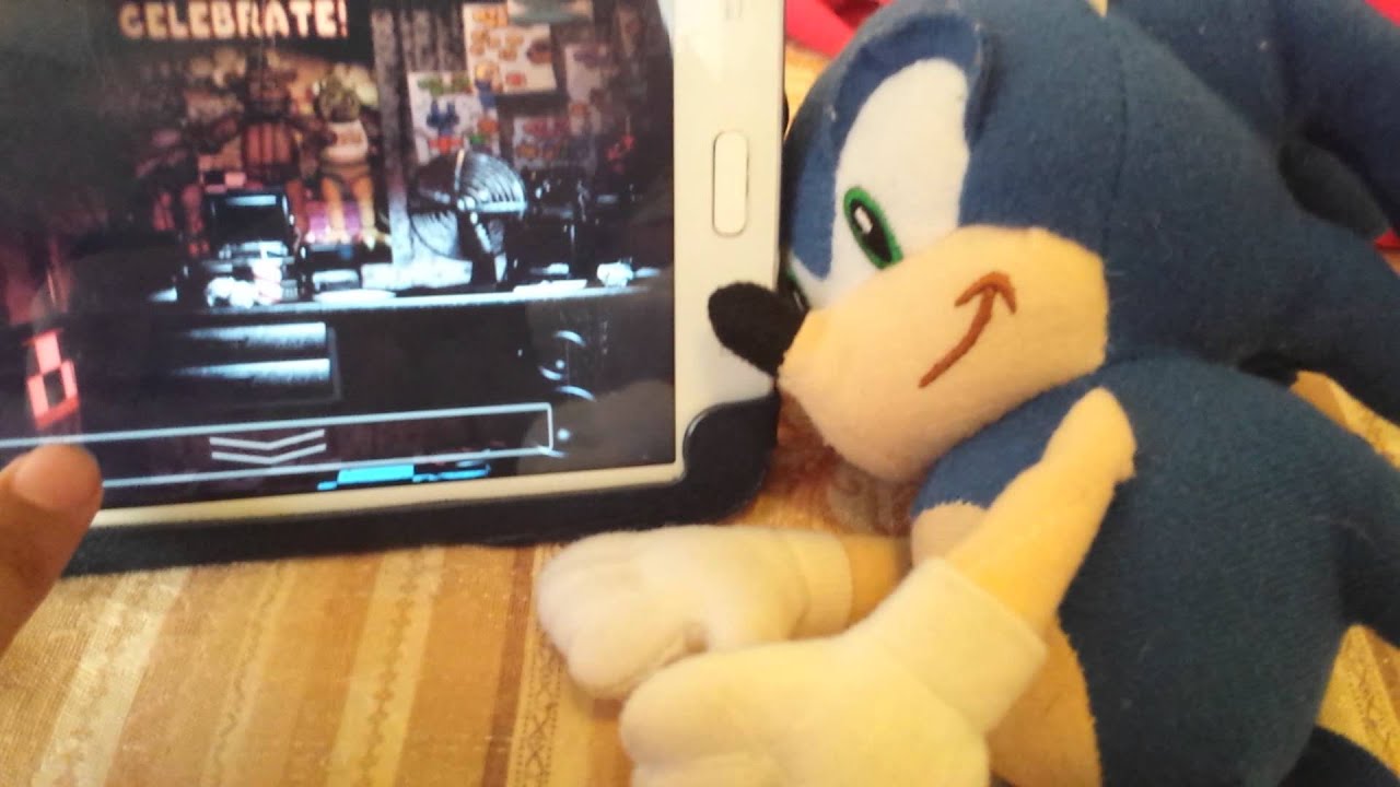 Sonic plays five nights at freddy's - YouTube