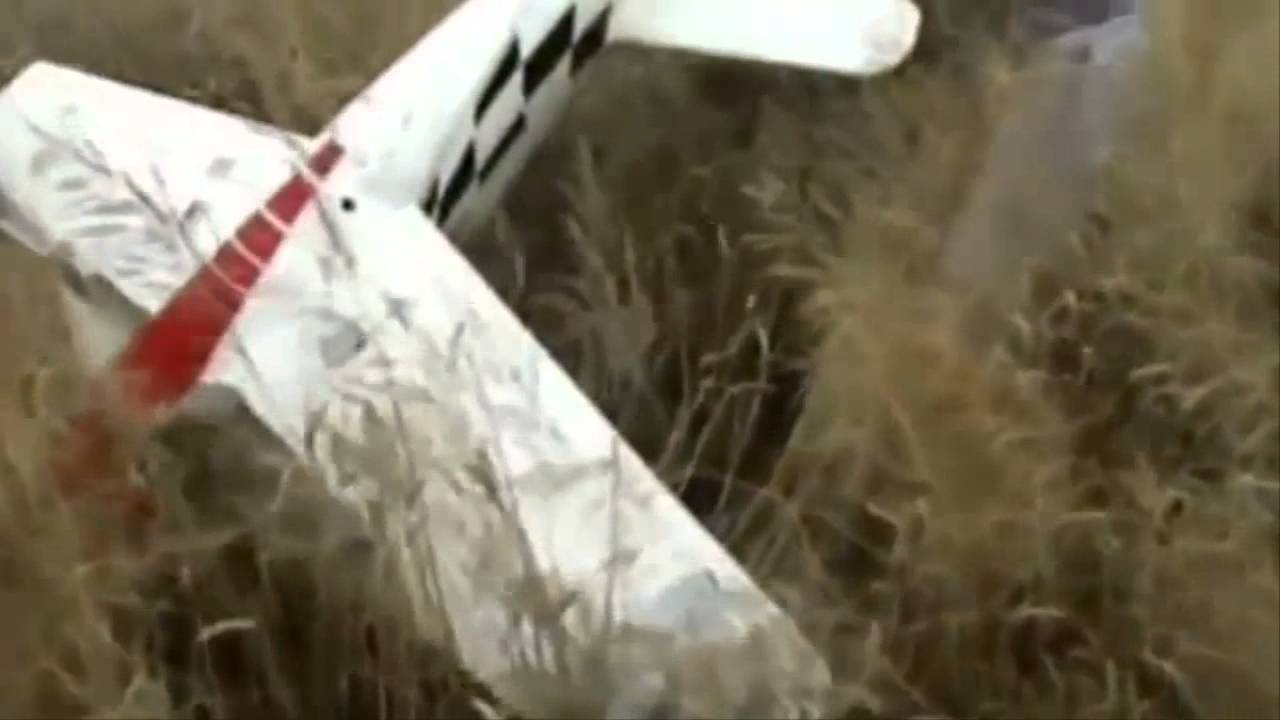 Modellflugzeug crash - YouTube
