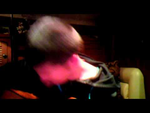 Guy sings with no teeth