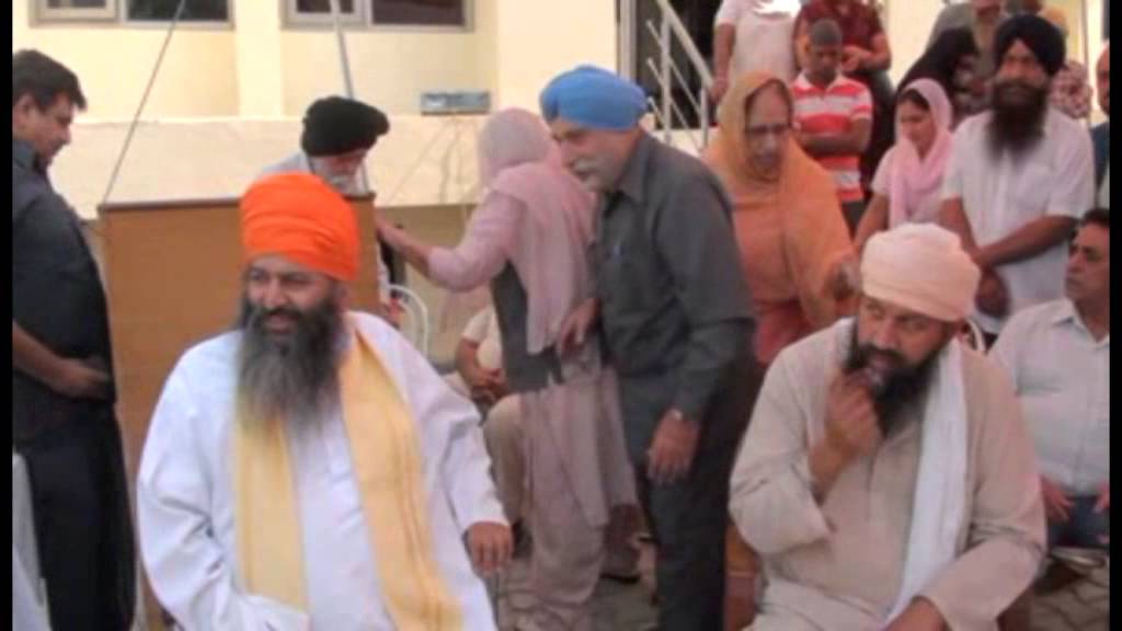 Sant Baba Malkiat Singh Ji & Jatinder Jay Minhas Serving Fruits to Camp ...