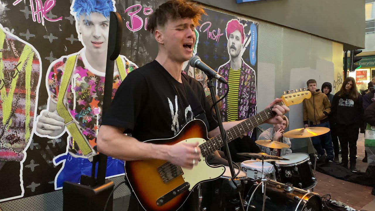 Ren plays Chalk Outlines . The Big Push band busking. #14 Acordes ...