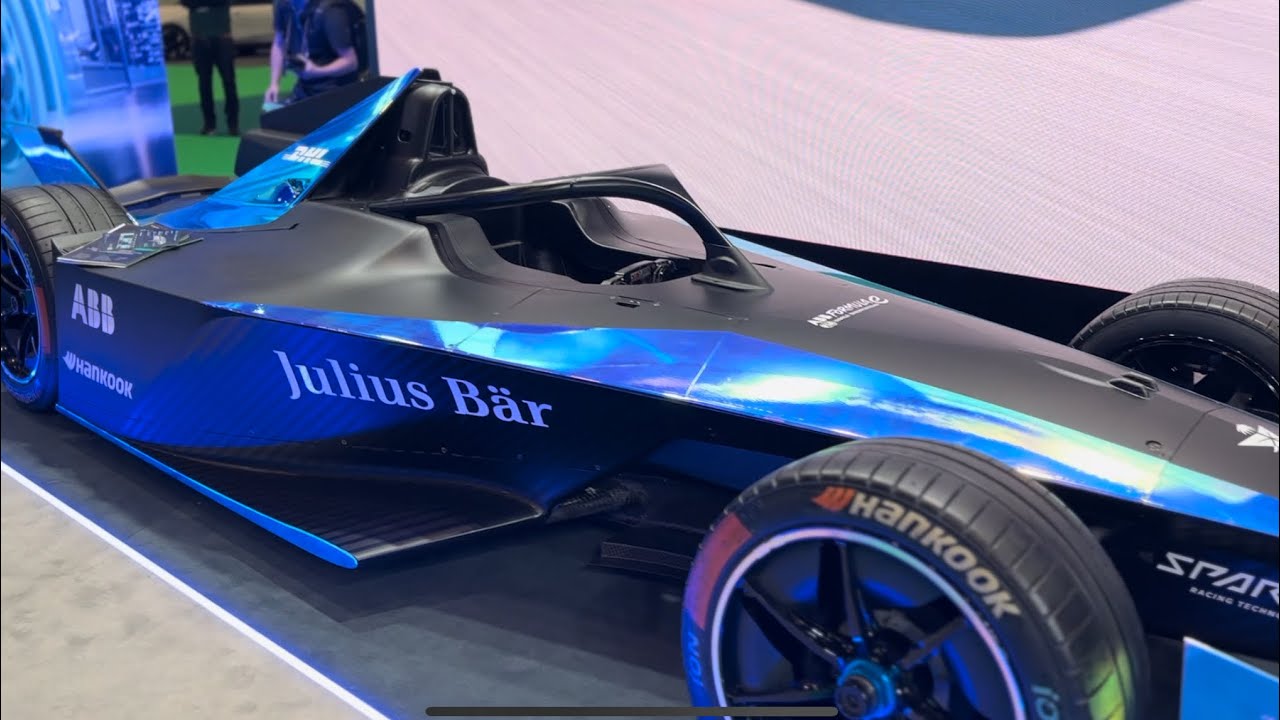 Formula E arabası - julius bar takımı - Londra EV Show 2023 - YouTube
