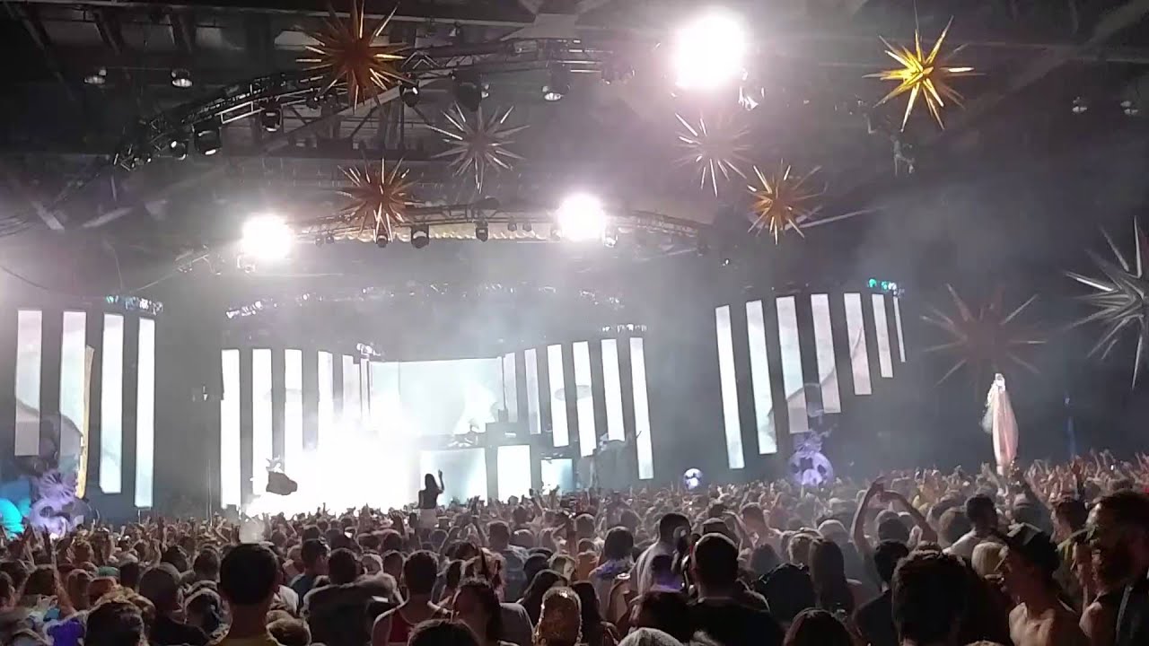 Slander @ Resolution NYE Seattle (12.31.15) - YouTube