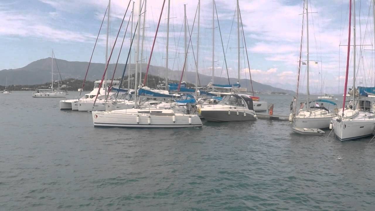 Med Mooring in 28 Knots Cross Wind - YouTube