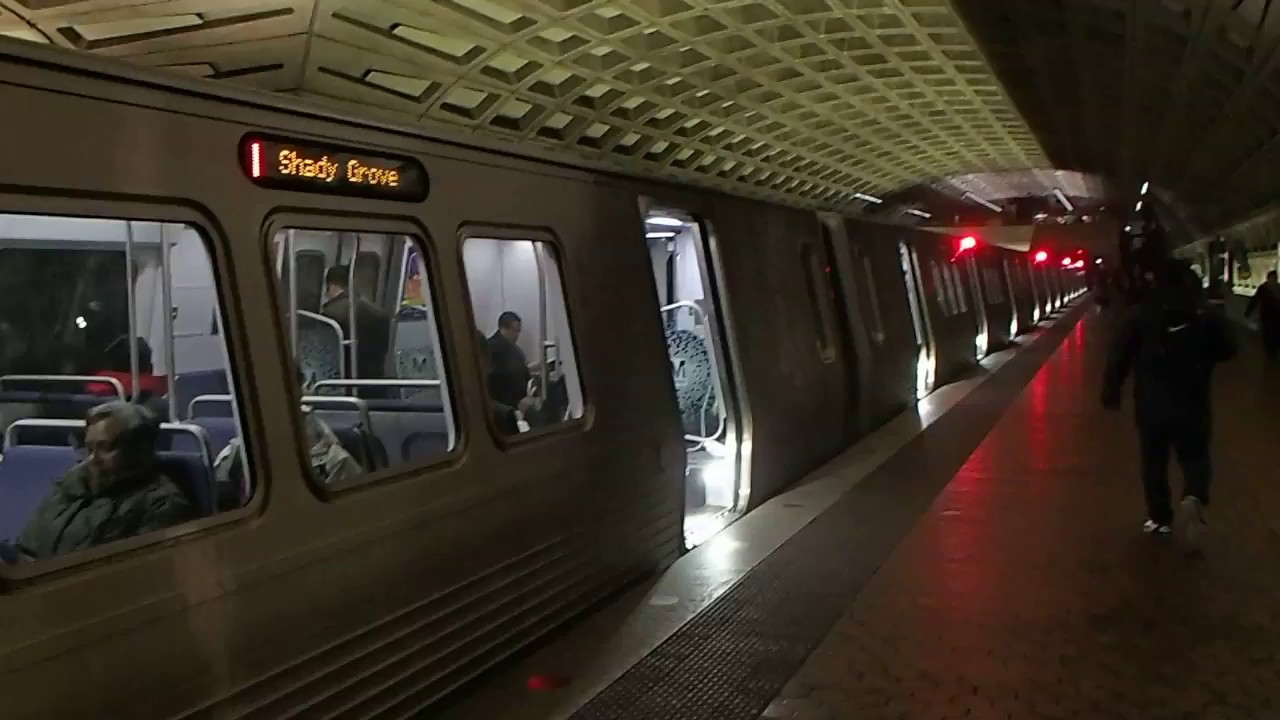 WMATA Metro Rail 7000's on the Red Line leave Metro Center - YouTube