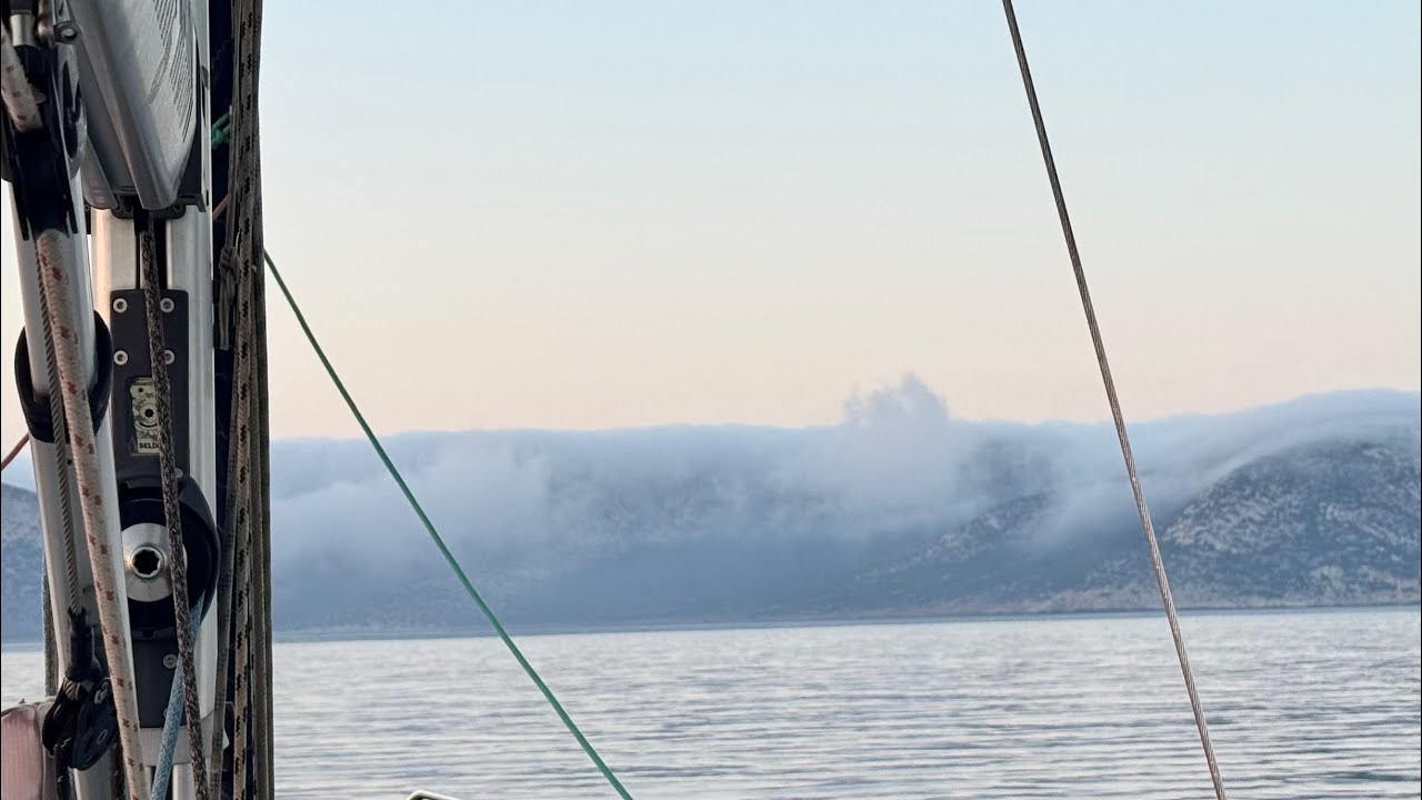 📍ΣΥΝΝΕΦΑ «ΤΣΟΥΝΑΜΙ» ΣΠΑΝΙΑ ΕΙΚΟΝΑ ΠΥΚΝΗΣ ΧΑΜΗΛΗΣ ΝΕΦΩΣΗ πάνω απ’ τη ...