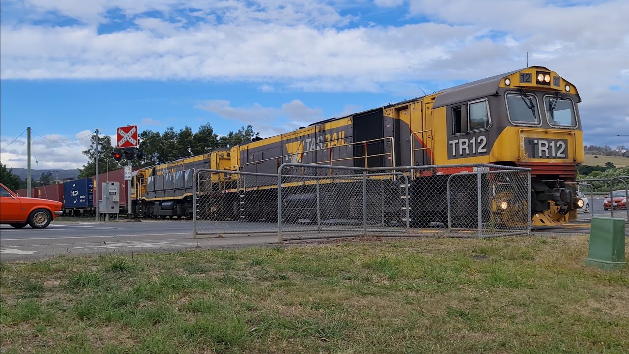 TasRail TR12 TR01 DV2 #53 train crossing Johnston Road - YouTube