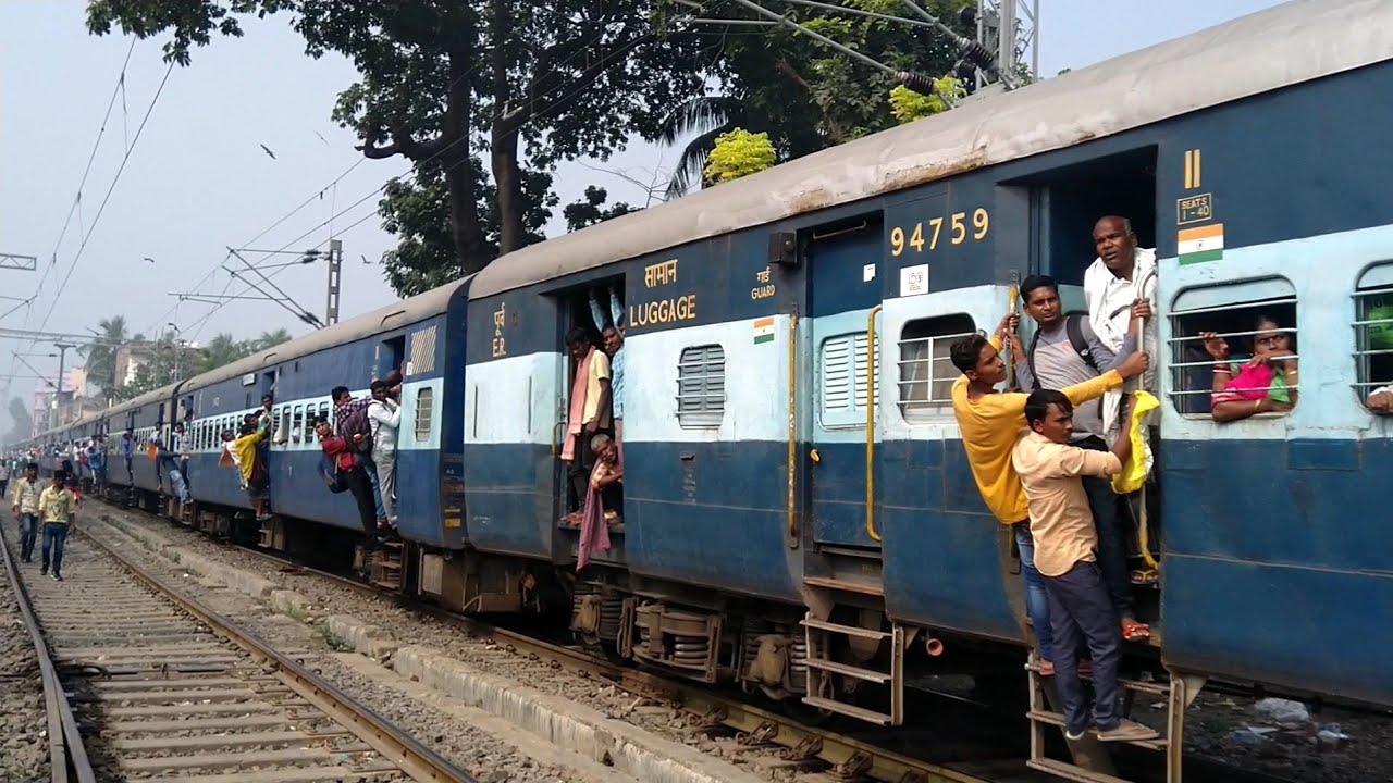 Overloaded train passengers travelling with Risk of Life hanging on the ...