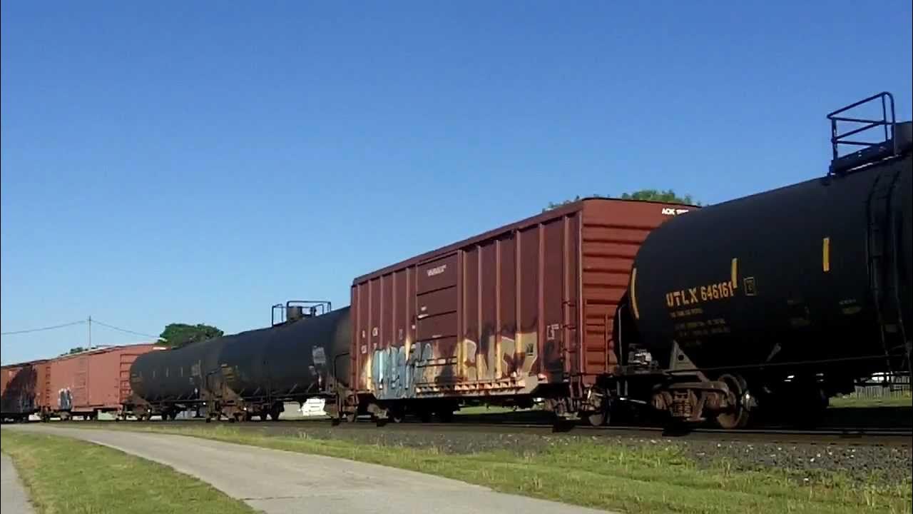 DME Freight w/ HLCX 6340 Ex-SP SD40R! - YouTube