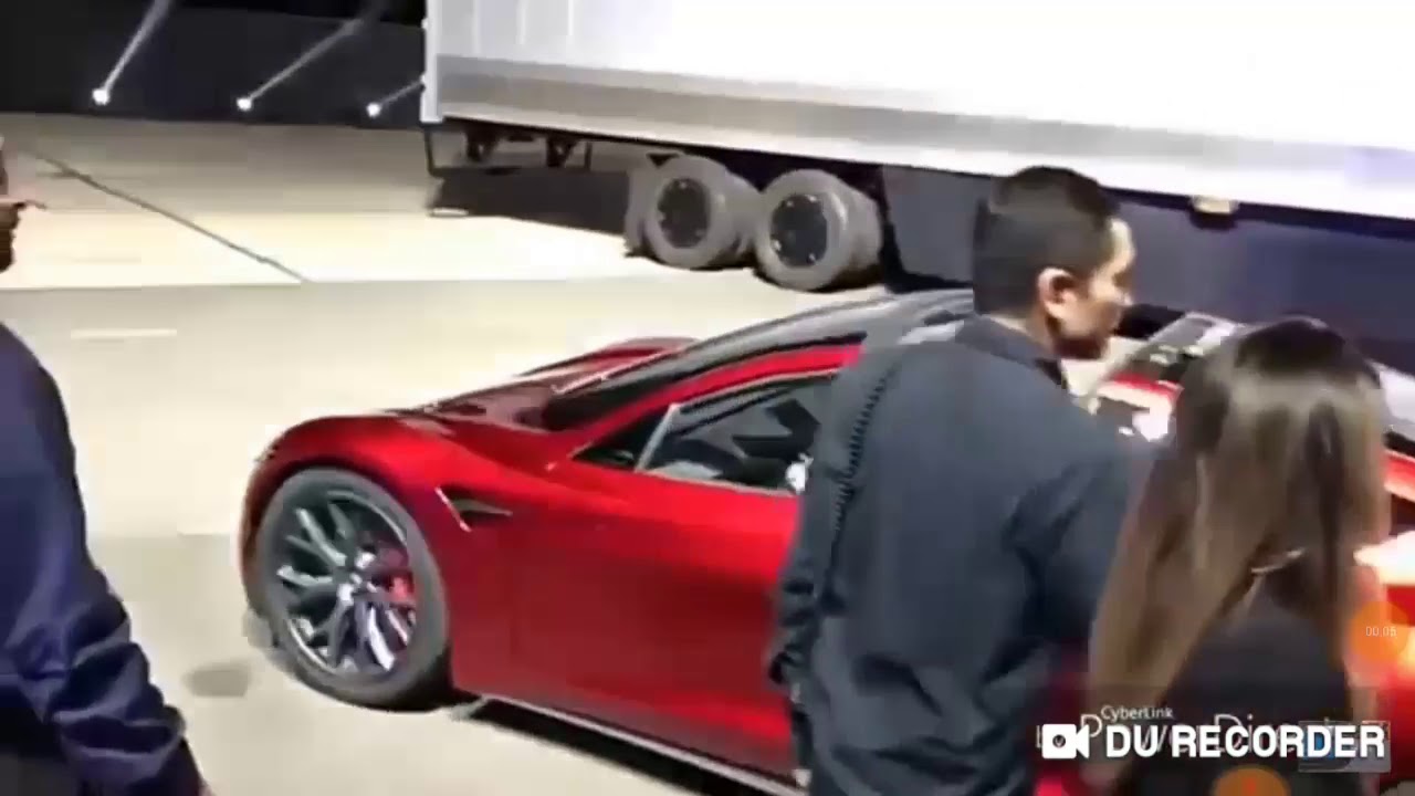 Tesla Roadster vs Bugatti Chiron - YouTube