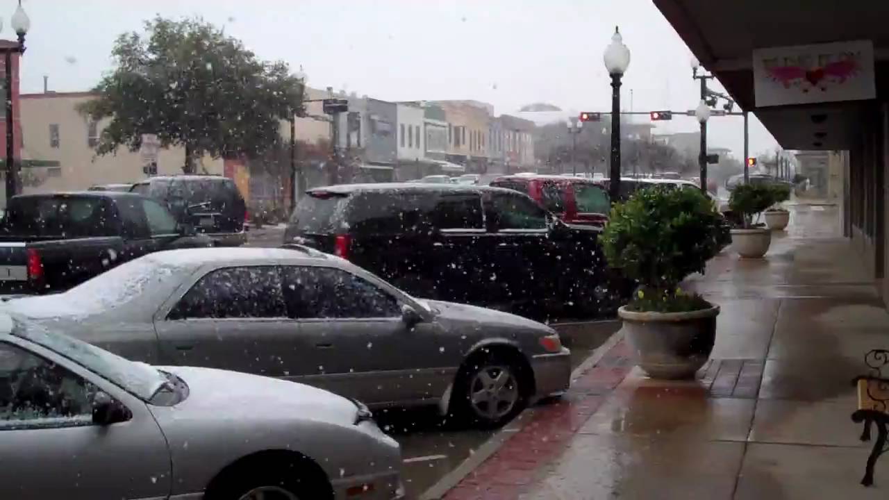 Rare Snow in Downtown Bryan, Texas - YouTube
