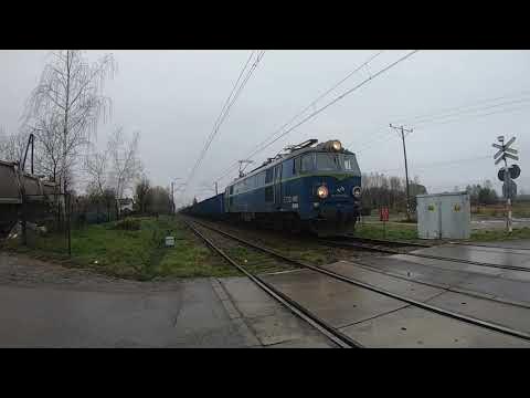 ET22-881 PKP Cargo z 40 węglarkami jedzie w kierunku Krakowa +2XRp1 - YouTube