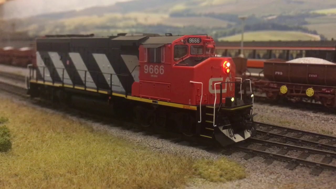 Athearn Genesis Canadian National CN GP40-2LW Loksound fitted - YouTube