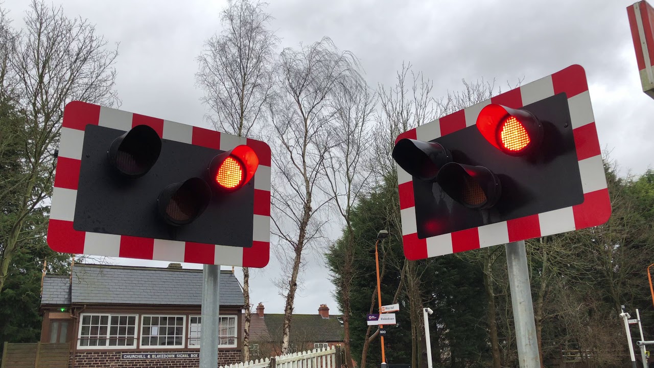 (4K60fps) Blakedown Station Level Crossing (Worcestershire) 14/01/2020 ...
