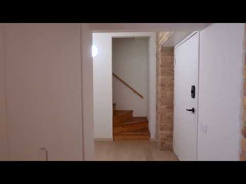 Renovated Lofts in the Heart of Old Town | F119 Studio