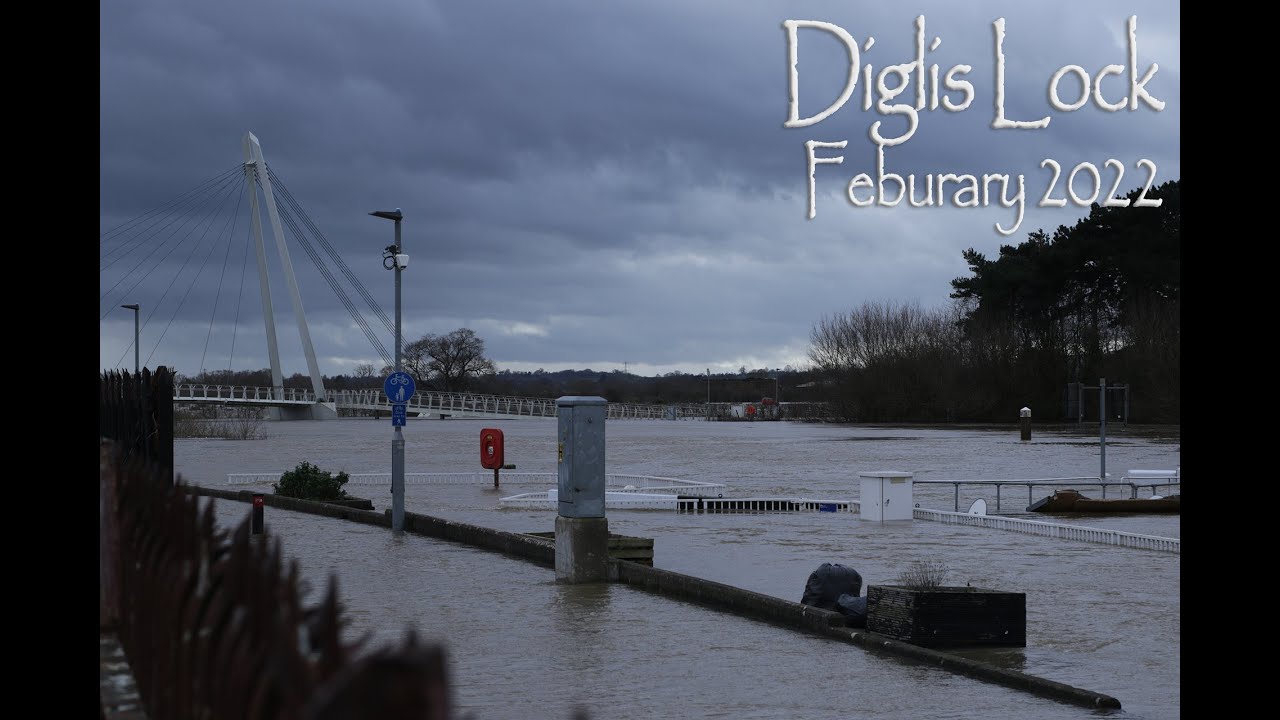 Flooding Diglis Lock Feb 2022 - YouTube
