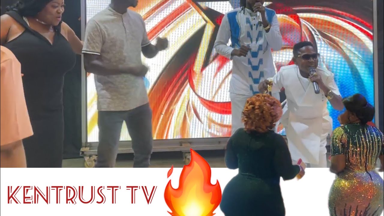 Wayoosi’ Agya koo’ asaabia performing life legends awards 🥰 - YouTube