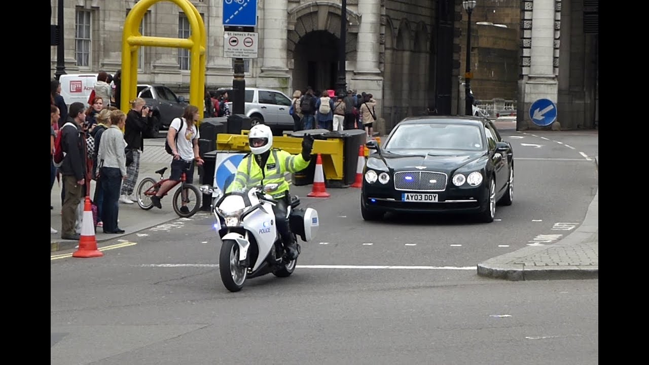 Metropolitan Police Special Escort Group At Work - YouTube