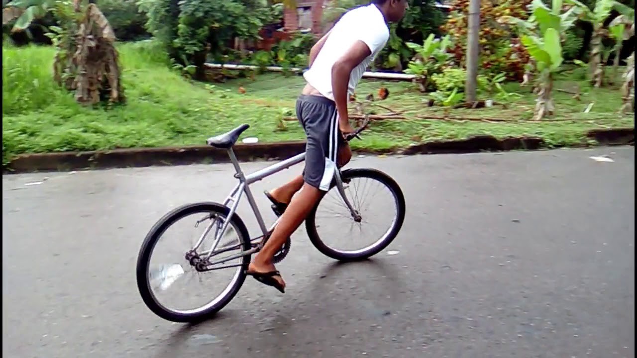 Downhill burnouts (Bicycle drifting) - YouTube