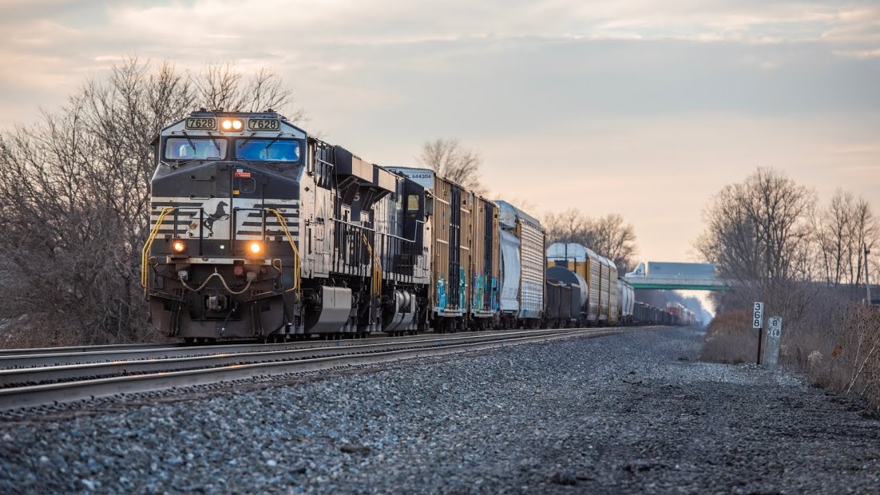 NS 7628 with a nice P3 horn leads 358 in Waterloo, IN - 11/30/2023 ...