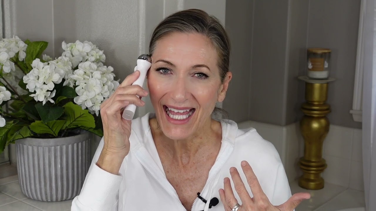 Sasha Nichols Reveals Her New Fav Microcurrent Device - YouTube