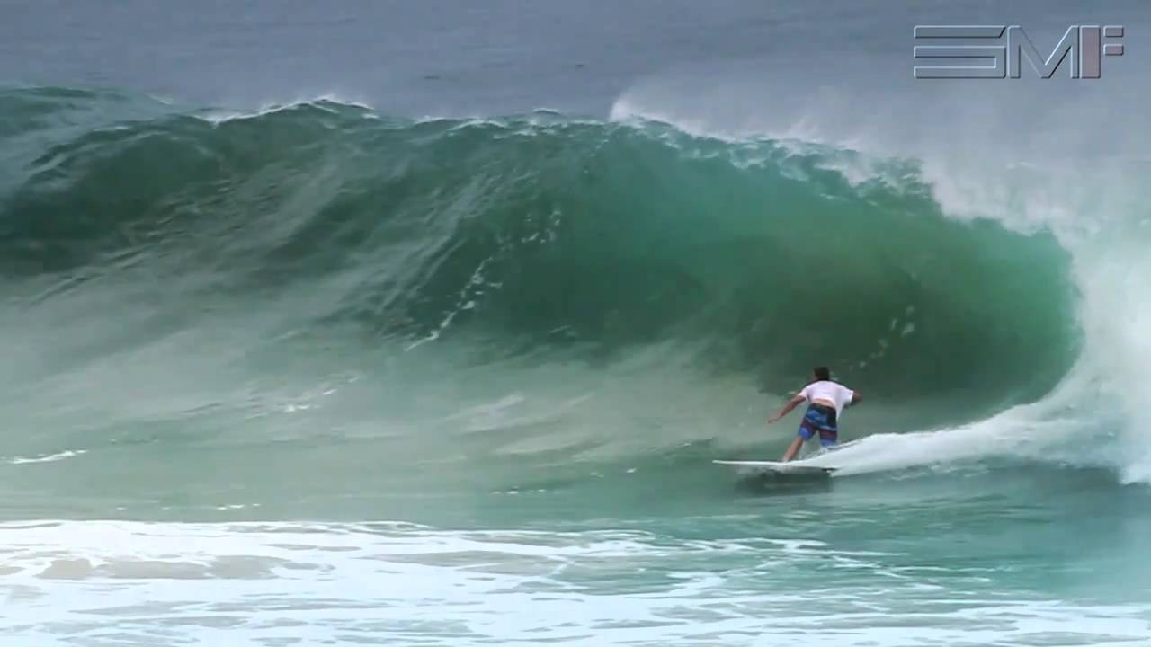 Blake Ainsworth - Rides a Kirra Beach Barrel! - YouTube