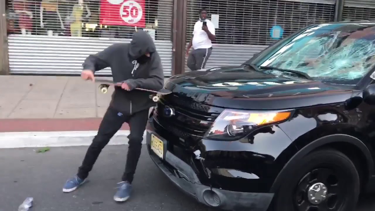 Protesters Destroyed and Burned 3 police Car in New York.. - YouTube