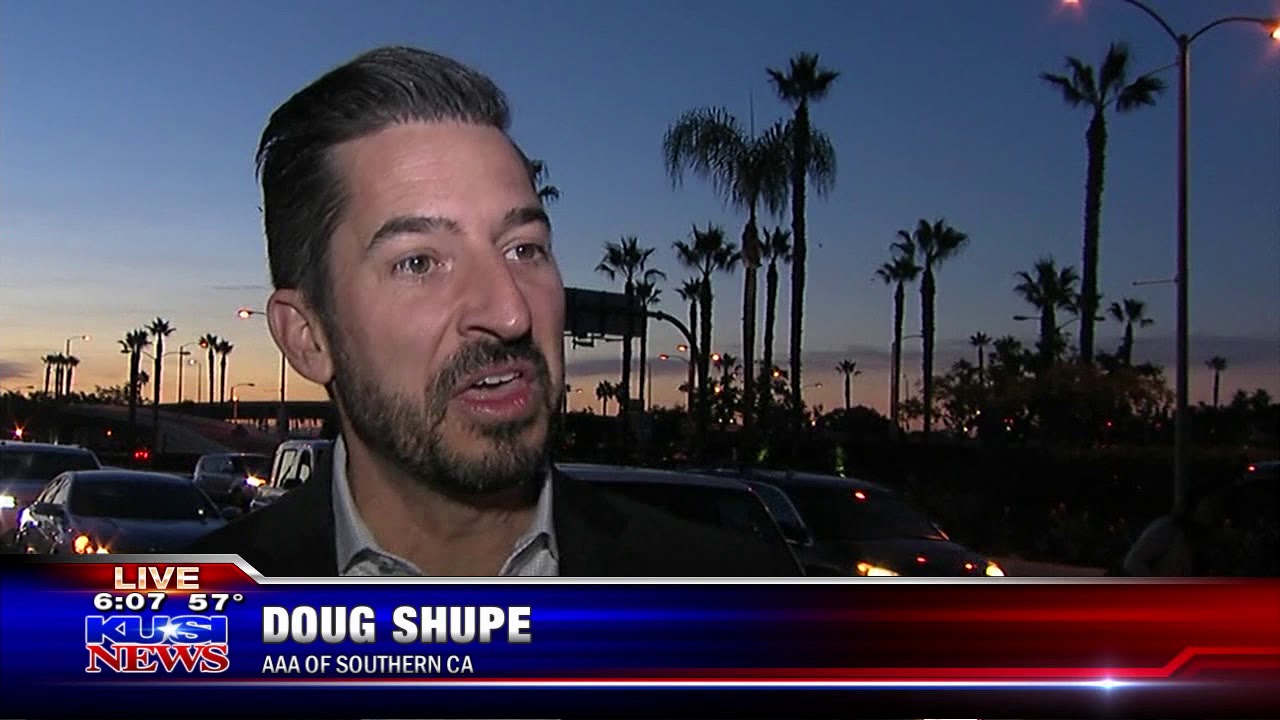 KUSI's Dan Plante interviews travelers ahead of Thanksgiving - YouTube