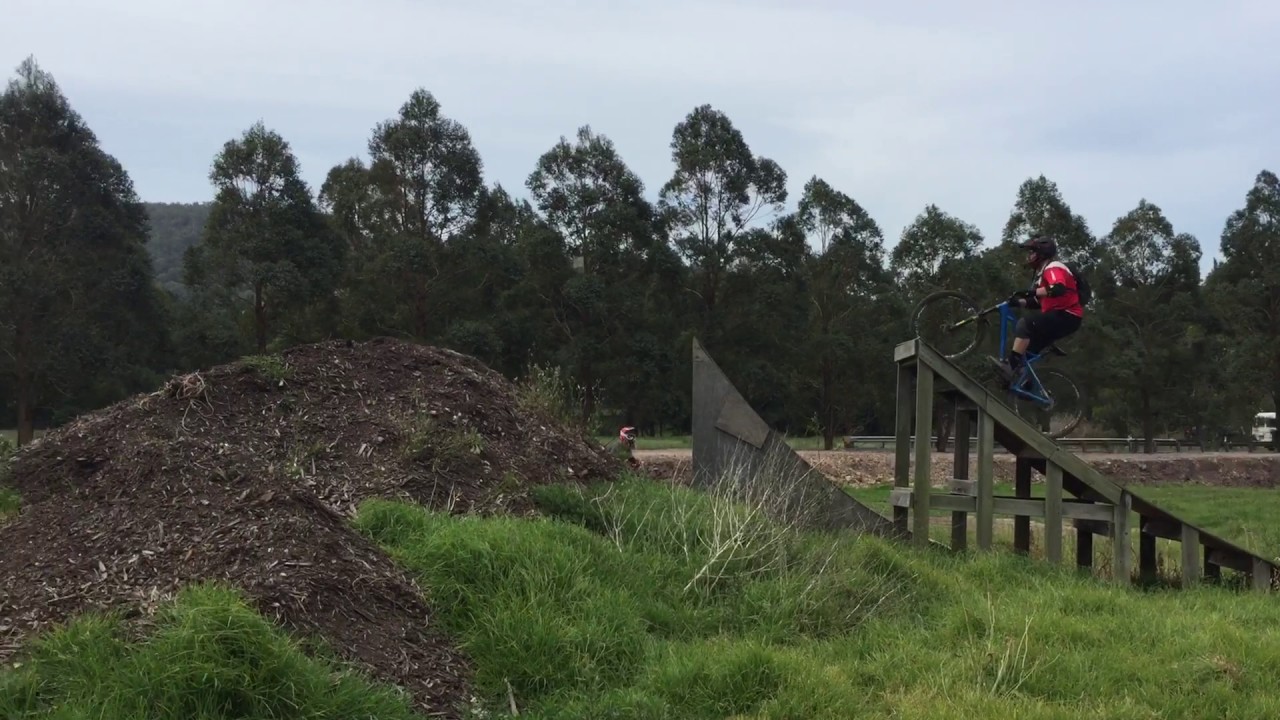 Greenvalley mtb mulch jump - YouTube