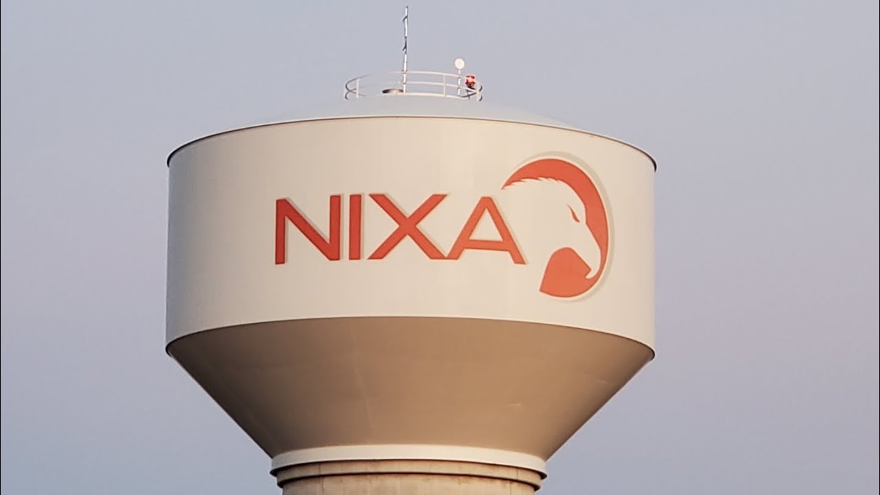 A Nixa water tower with a TWR E1DB dual strobe - YouTube