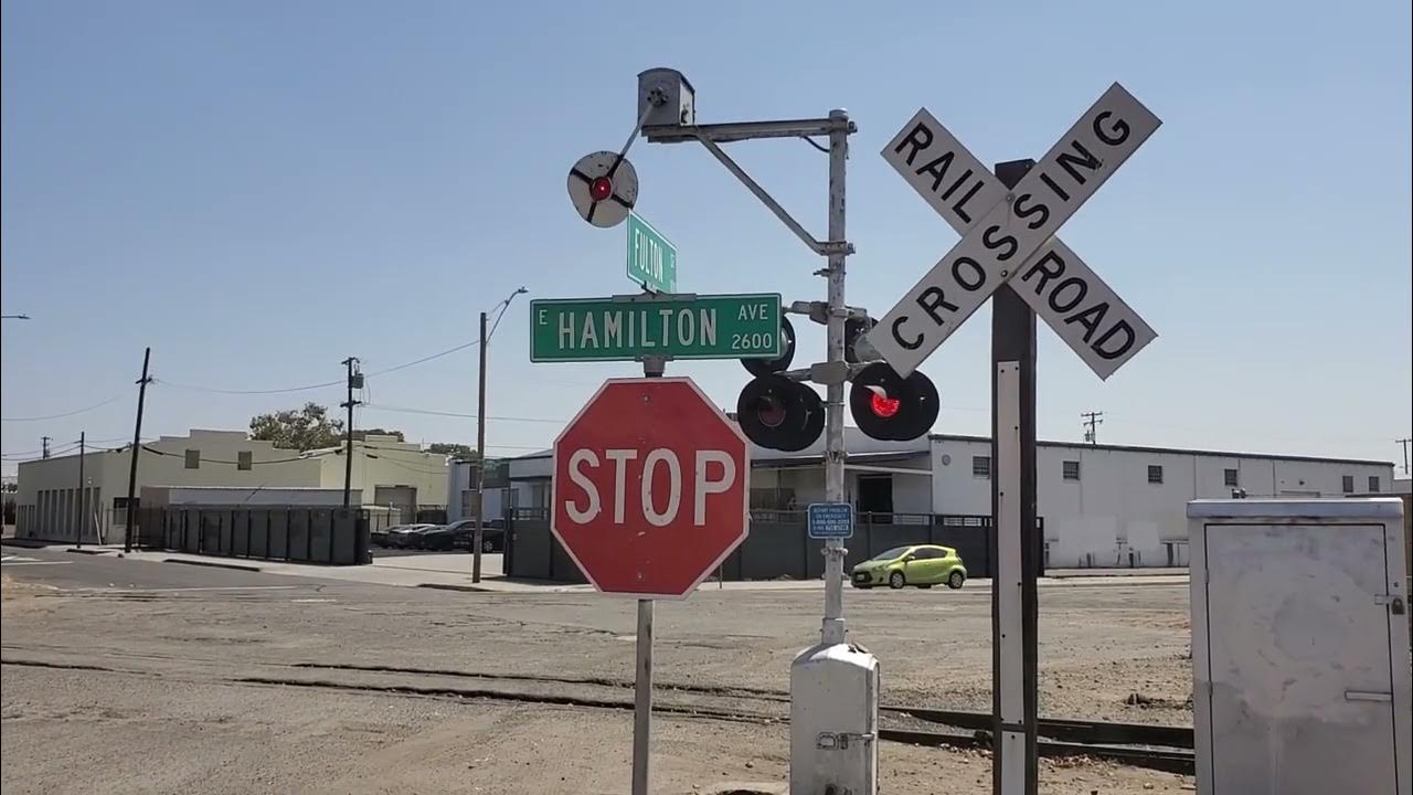 SJVR 2164 Clovis local passing Fulton St Wig Wag crossing Fresno ca - YouTube