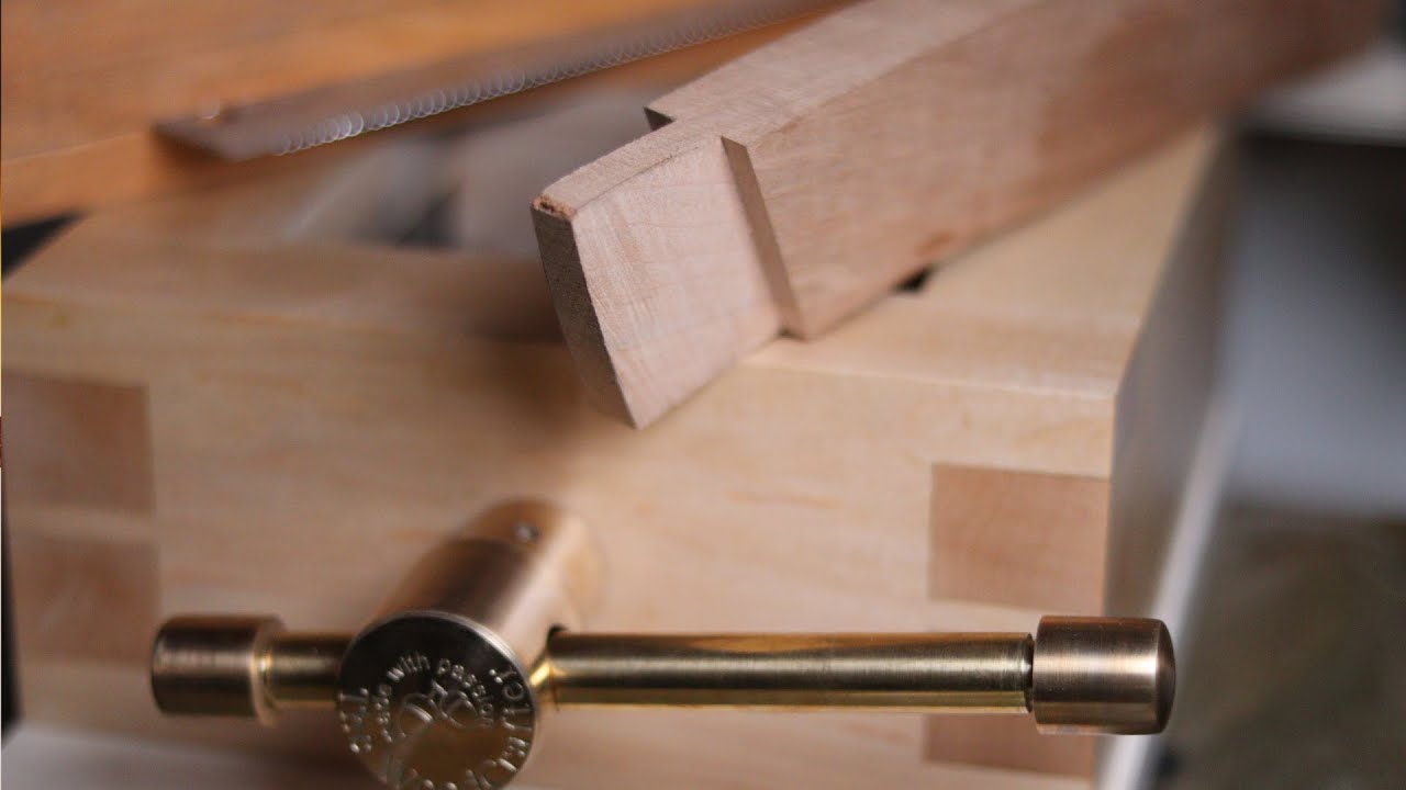 What a chair maker's vise can do where other vises can't - YouTube