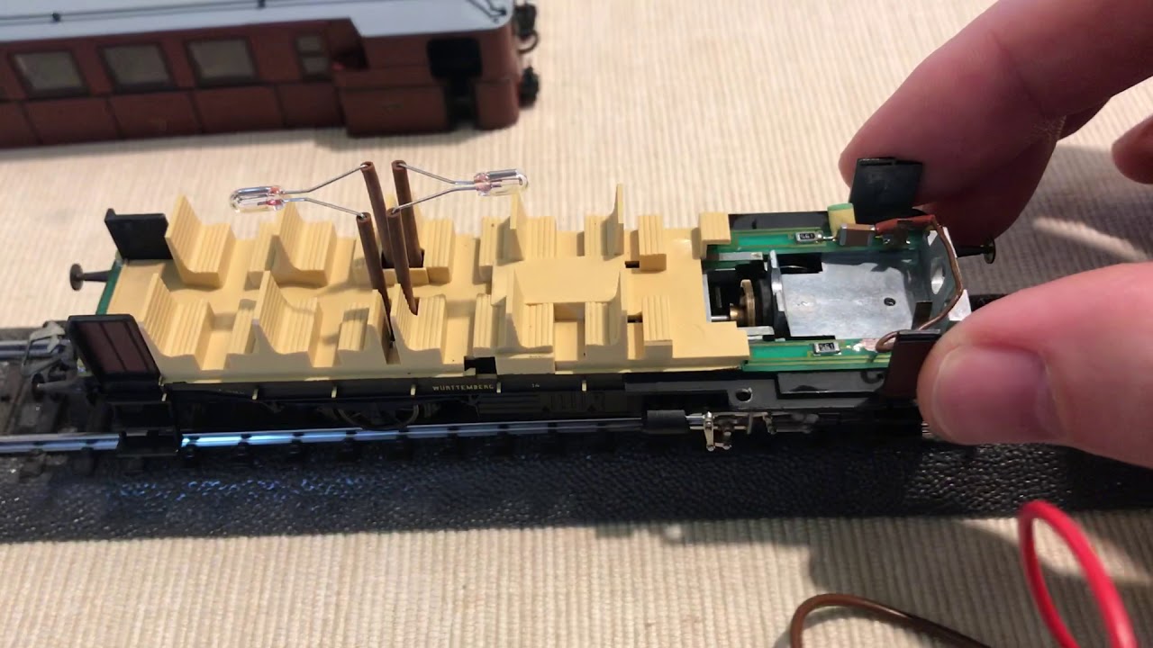 Marklin 3425: after a nice and cosy white spirit bath - YouTube
