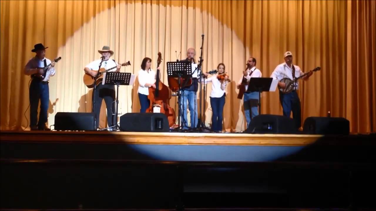 Richmond Ramblers Bluegrass Band play Wagonwheel - YouTube