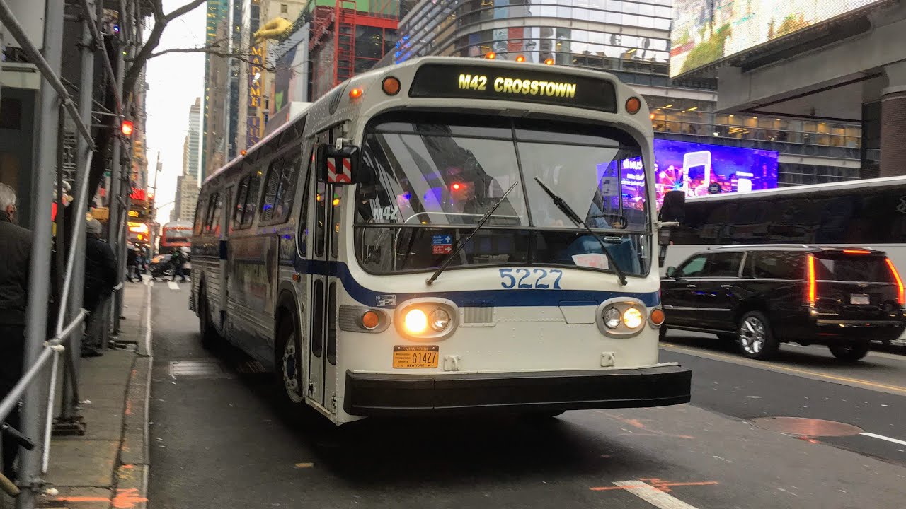 ᴴᴰ 2018 MTA NYCT Holiday Vintage Buses Action - YouTube